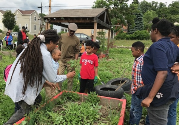 Community Gardens - Grow Pittsburgh